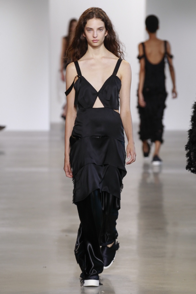 Hommage an das Slip Dress: Calvin Klein Collection Spring/Summer 2016 ...